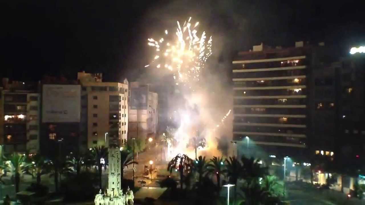 Mascletàs nocturnas en las Hogueras de San Juan, Alicante