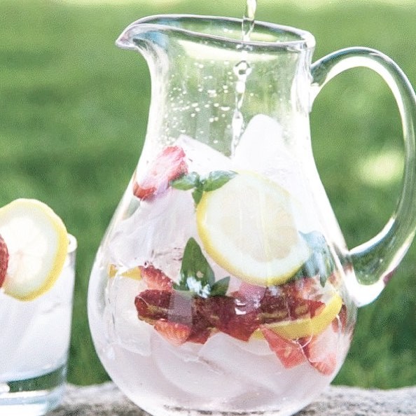 Siete ideas para cambiar tus refrescos azucarados por agua con sabor