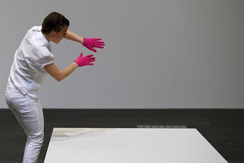 El arte moderno lo ha vuelto a hacer y un escultor vende 'nada' por 15. ...