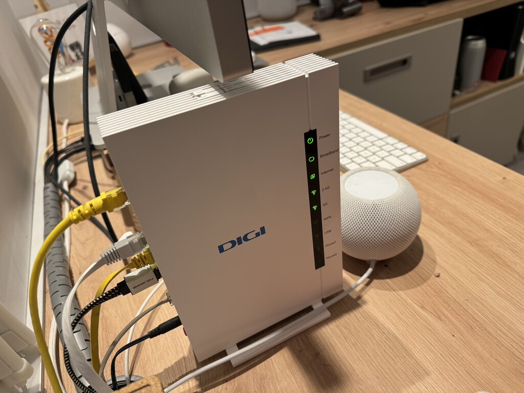 Así he convertido un router simple en uno inteligente y ahora lo ...