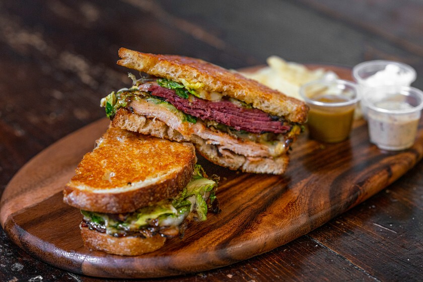Paninis, gofres y mucho más con esta sandwichera todo en uno que ahora ...