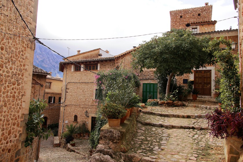 Airbnb ve injusto que los pueblos vaciados de España tengan las mismas ...