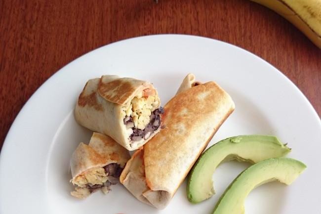 Burritos de frijol y huevo. Receta para el regreso a clases