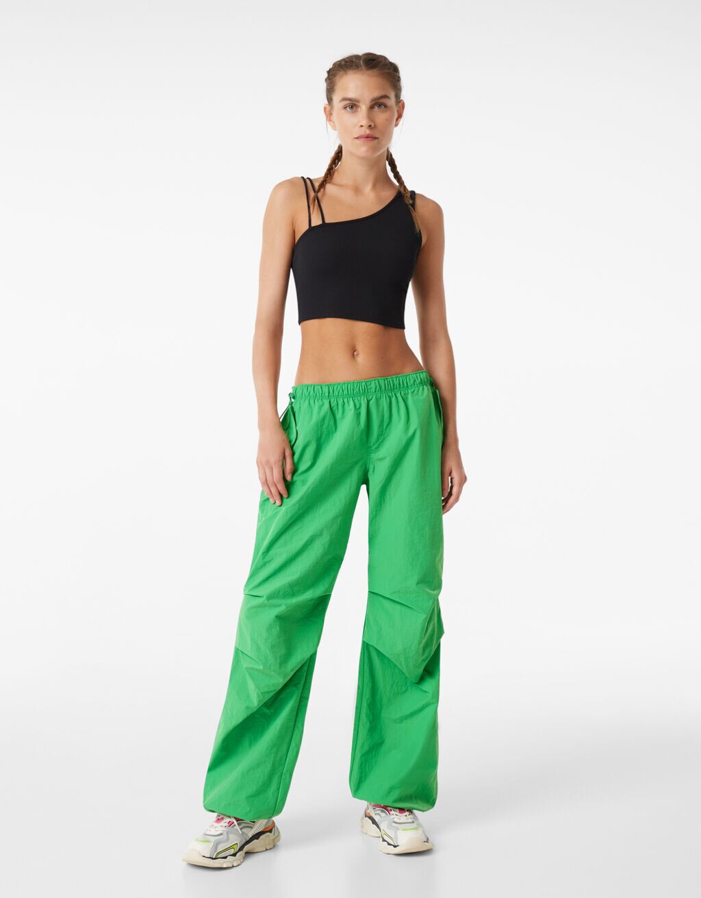 Pantalones parachute, la nueva tendencia que promete arrasar esta ...