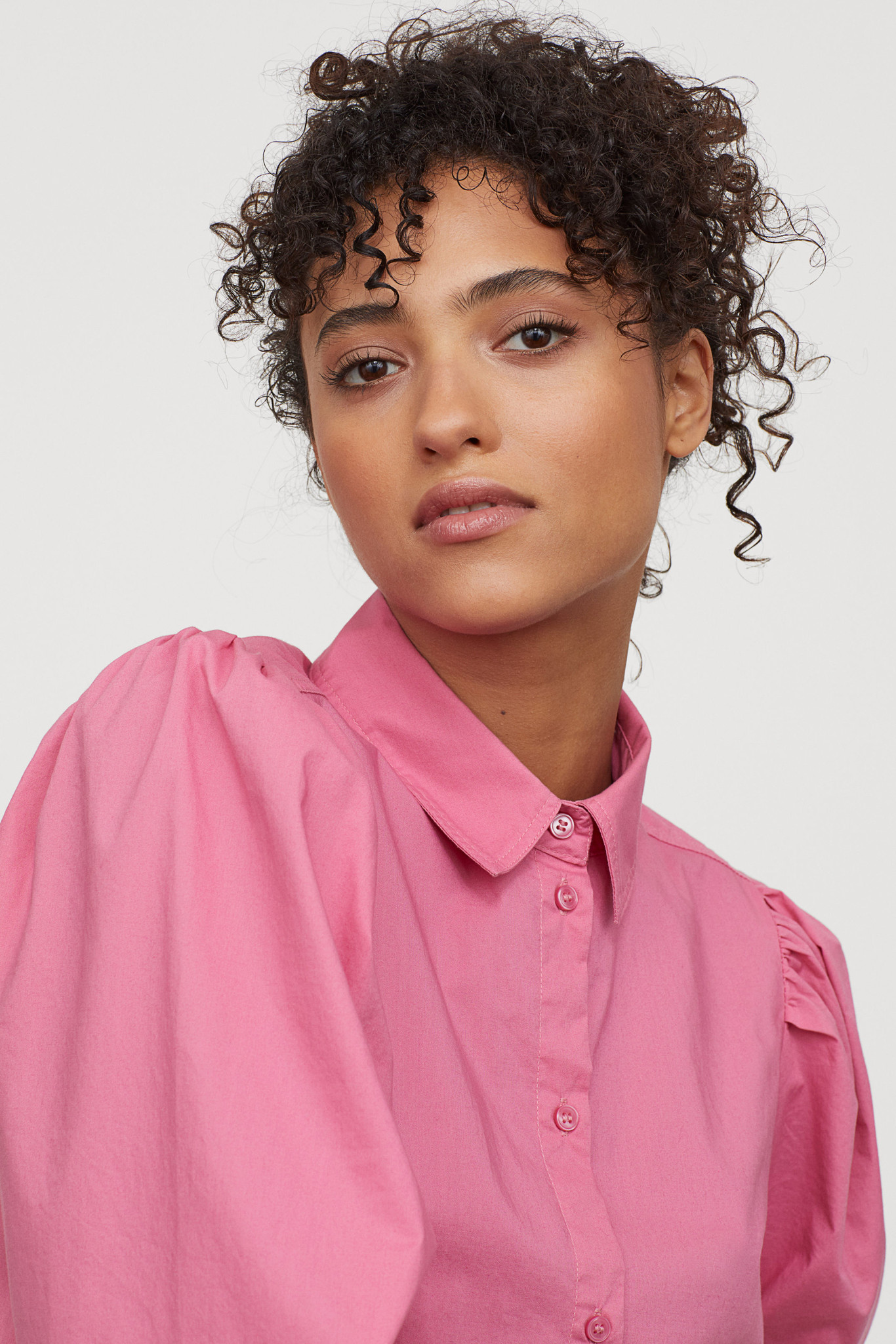 H&M nos hace soñar con la vida de color rosa, y así nos lo muestra con ...