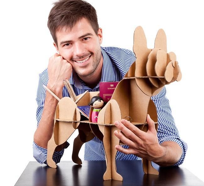 Pon en tu vida un simpático perro de cartón