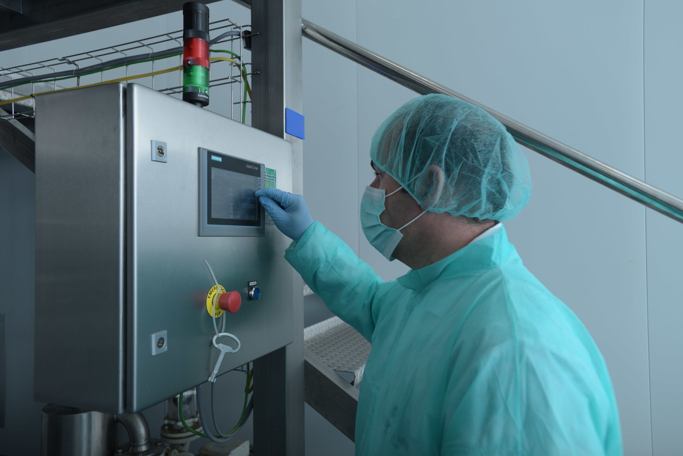 Los laboratorios farmacéuticos de Heliocare (Cantabria Labs) comienzan ...