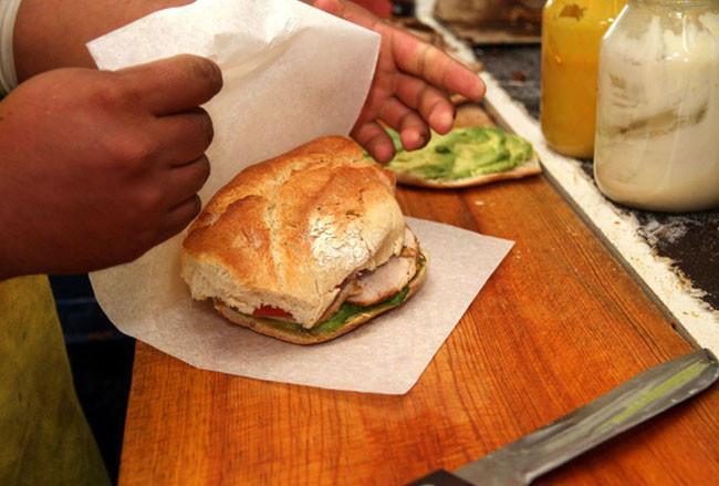 En México qué es "Lunch". Y ¿Tiene que ver con lonche o torta?