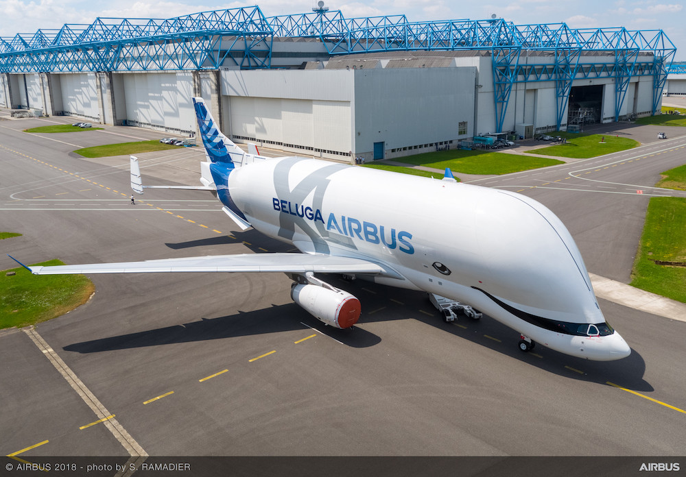 Una ballena voladora: así fue el primer vuelo del Airbus BelugaXL, uno ...