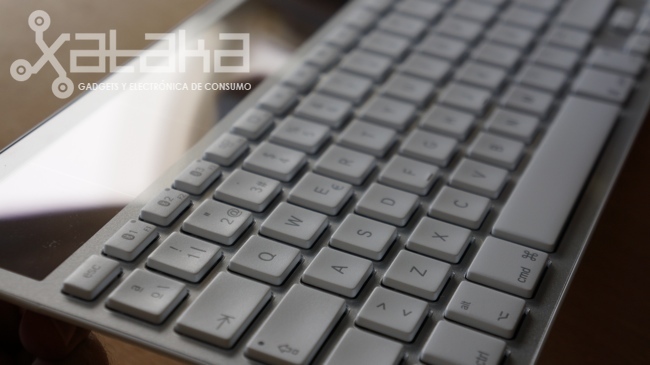 Logitech K760, te enseñamos cómo es este teclado solar tres en uno