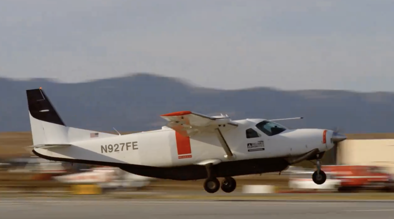 Este avión de carga despegó y aterrizó sin nadie a bordo: una proeza de ...