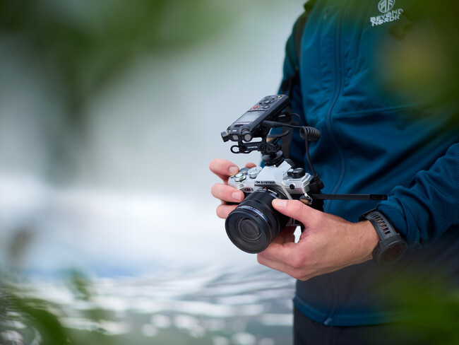 OM SYSTEM OM-5: la primera cámara sin el nombre de Olympus señala el adiós de una marca mítica