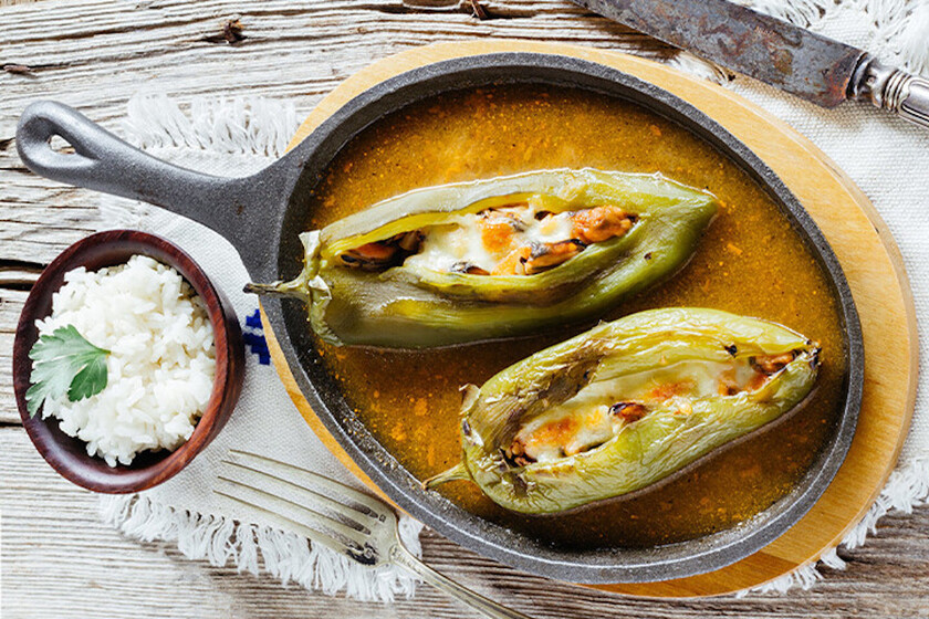 Chiles rellenos de mariscos. Receta fácil de la cocina mexicana