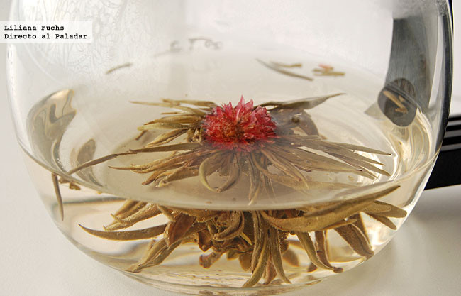 Probando las flores de té. Aroma y belleza en tu taza o tetera