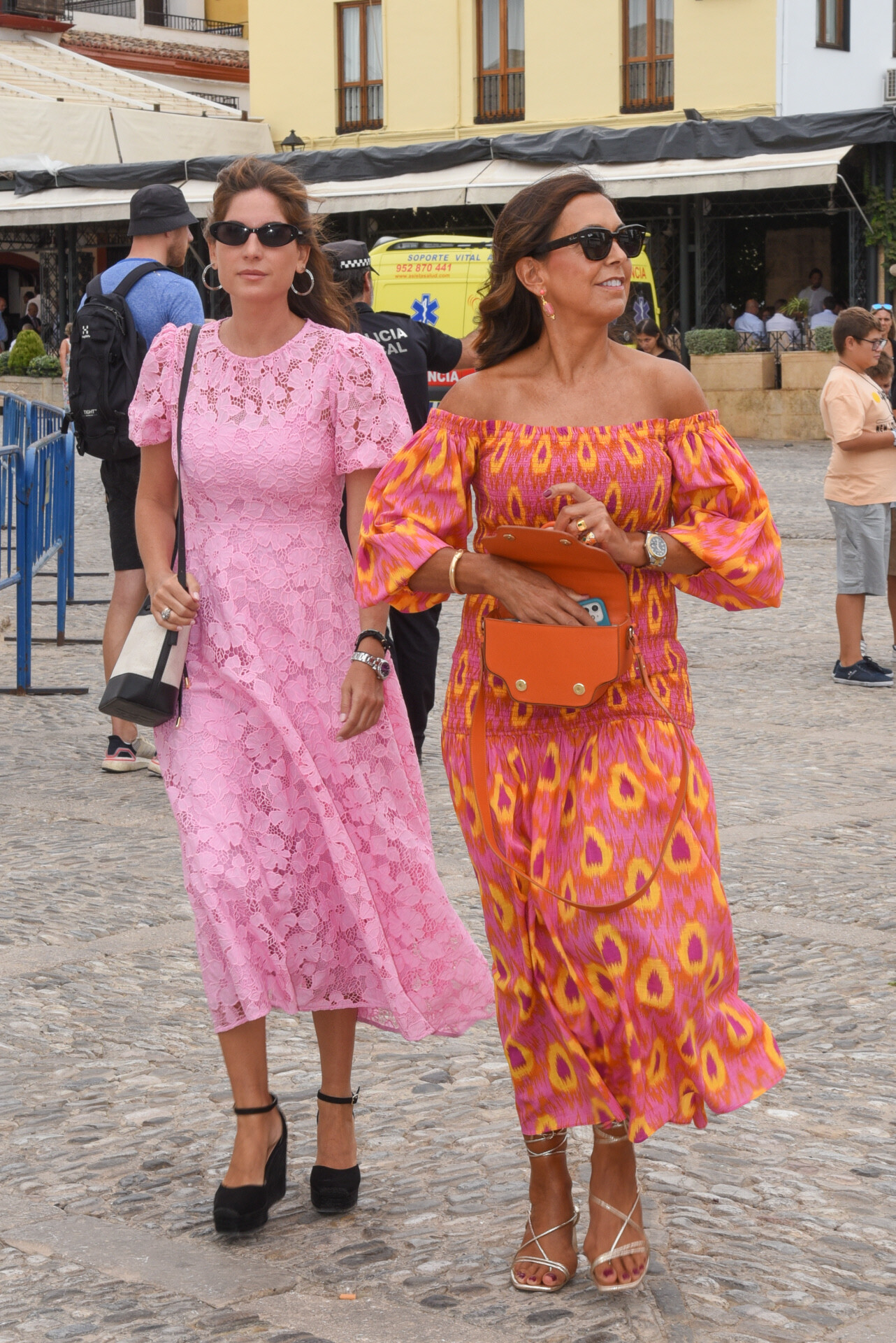 Lourdes Montes se suma a la tendencia del rosa con un look de invitada ...