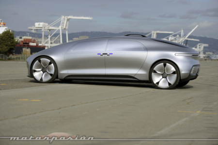 Mercedes-Benz F 015: viajamos en el tiempo para conocer el futuro de la ...