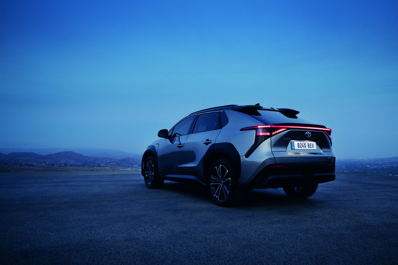 Nuevo Toyota bZ4X: características, precio y ficha técnica