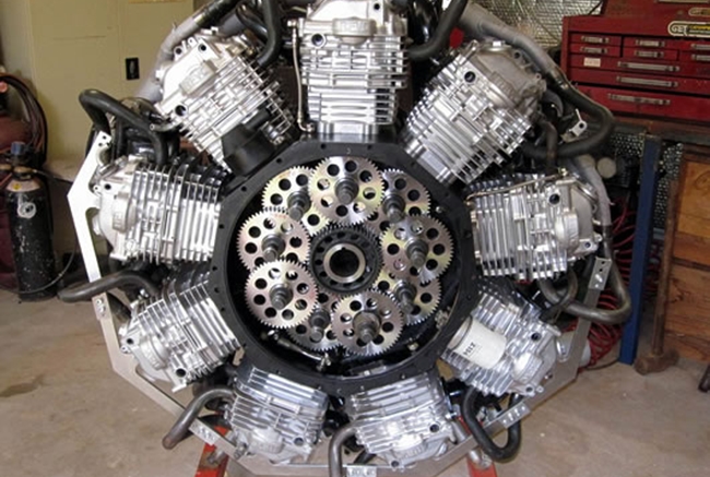 Motor radial para aviones a partir de 9 monocilíndricos de Honda XR600