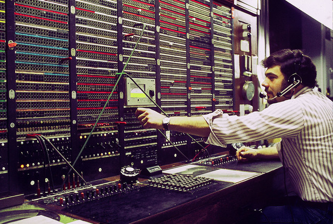Phreaking, phreaks y Blue Boxes: historia del hacking telefónico