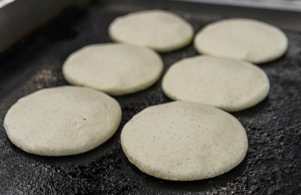 Cómo hacer arepas, la receta más fácil, casera y tradicional de ...
