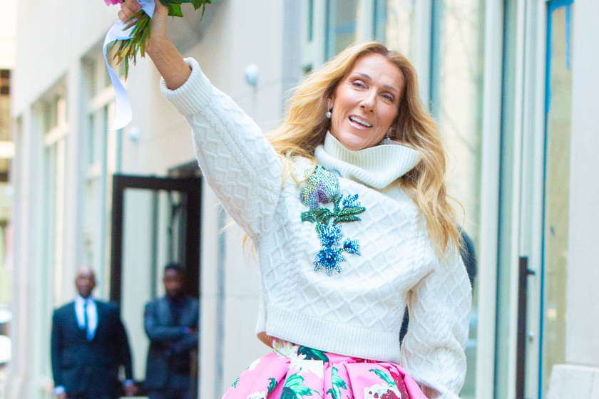Céline Dion se convierte en Carrie Bradshaw con su llamativo estilismo
