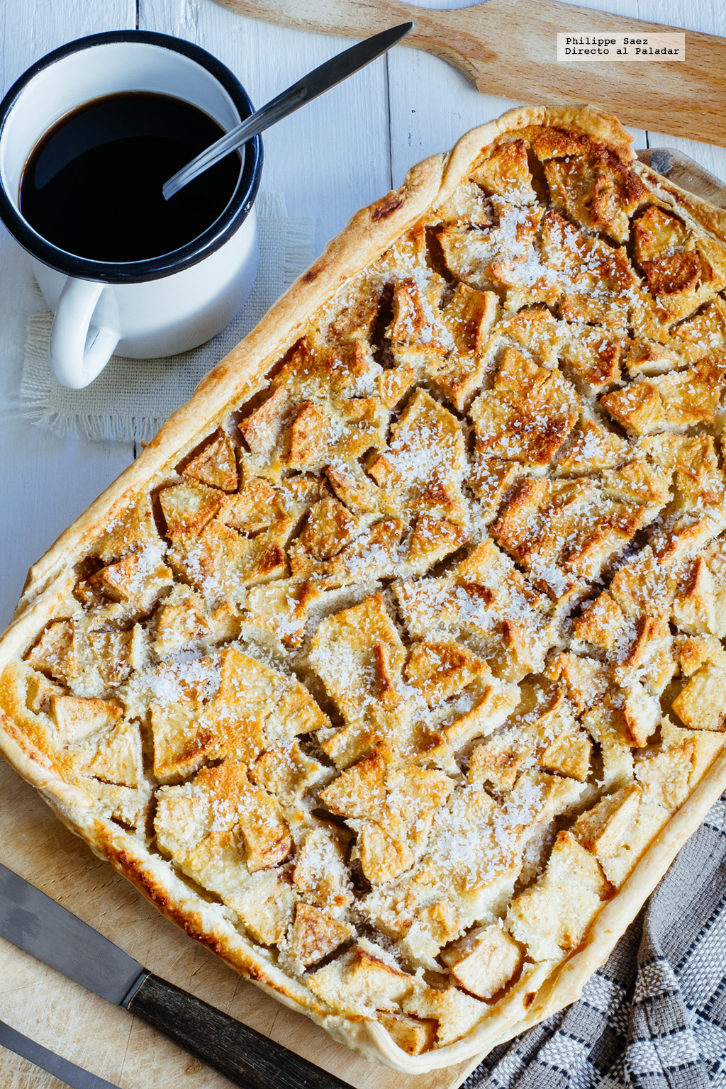 Tarta de manzanas y coco. Receta de postre fácil