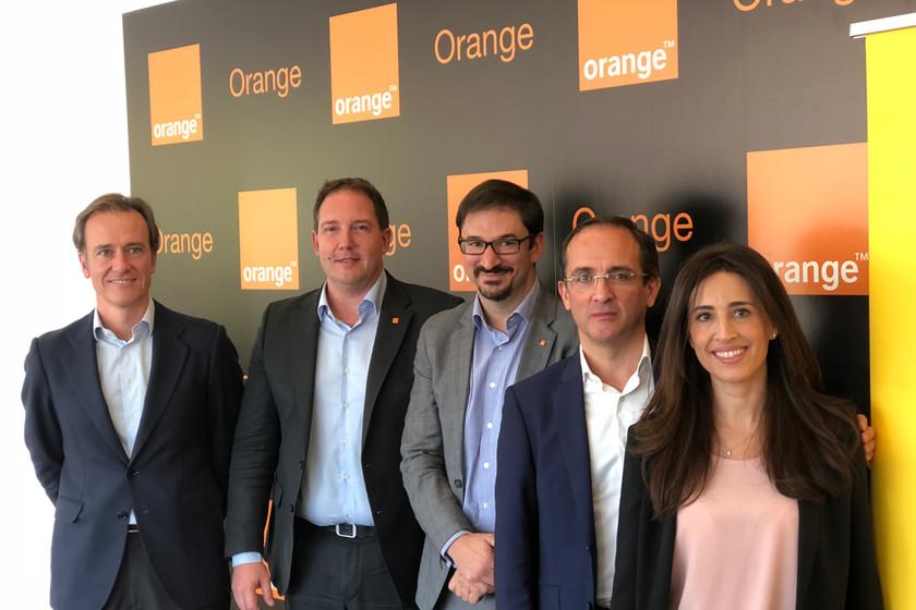La mitad de los clientes de banda ancha fija de Orange ya tienen fibra