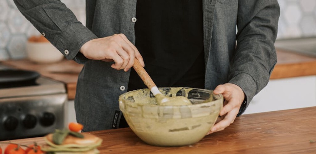 Los 5 pasos fundamentales para lograr hacer un flan perfecto según el ...