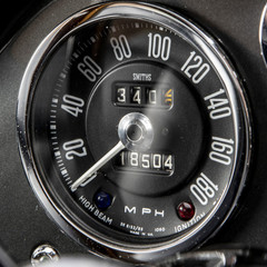 A subasta uno de los Aston Martin DB5 'Goldfinger' de James Bond ...