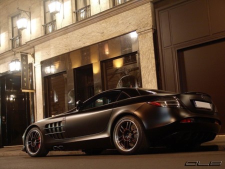 Negro mate, agresividad y elegancia a partes iguales