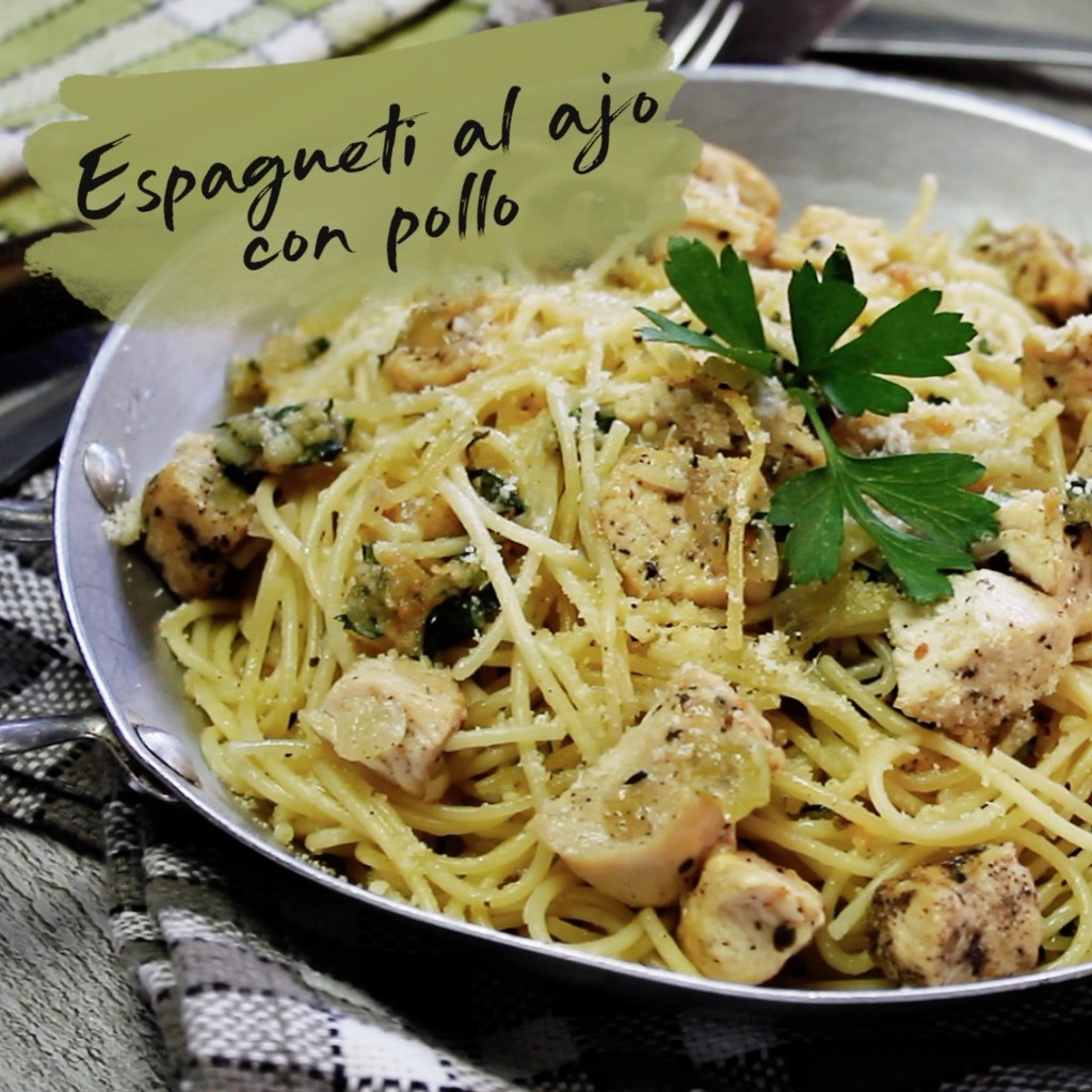 Espagueti al ajo con pollo. Receta en video