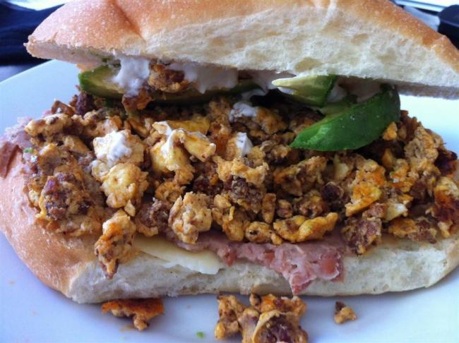 En México qué es "Lunch". Y ¿Tiene que ver con lonche o torta?