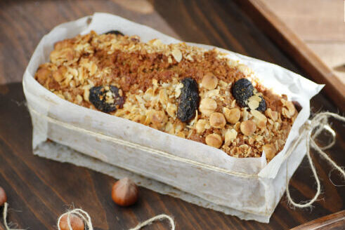 Cake de ron y frutos secos. Receta de postre fácil y sencilla