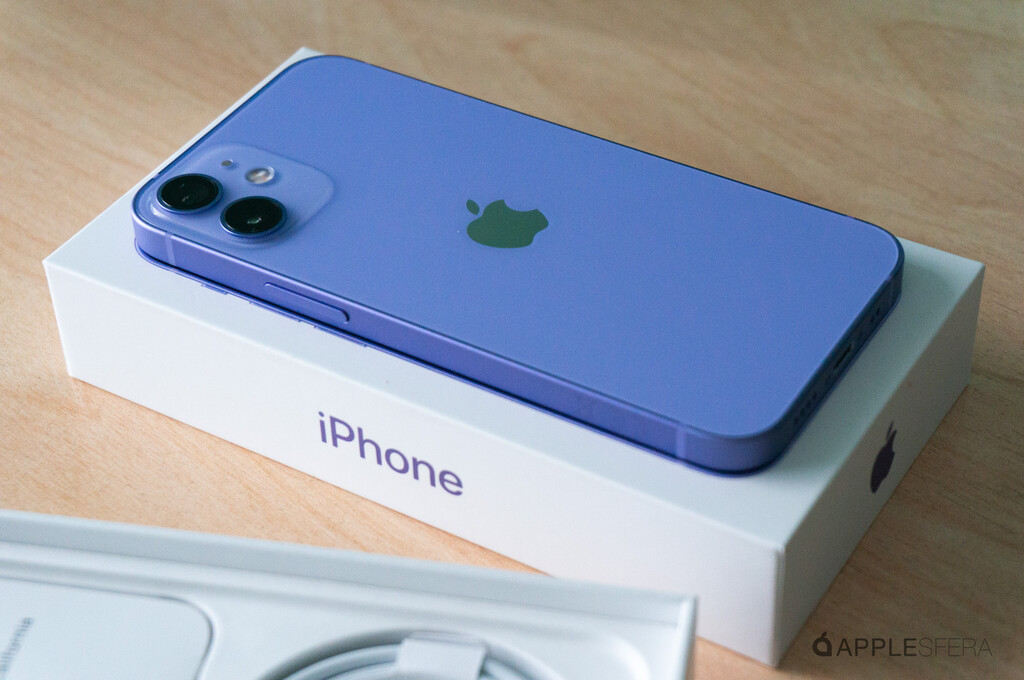 iPhone 12 mini en color púrpura, así es en imágenes