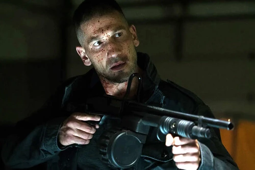 The Punisher masacró a toda una banda a escopetazos mientras cenaban ...