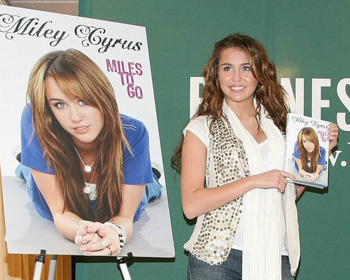 Miley Cyrus presenta su biografía