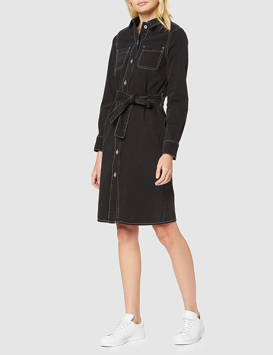 Cómo combinar un vestido vaquero inspirándonos en el street style