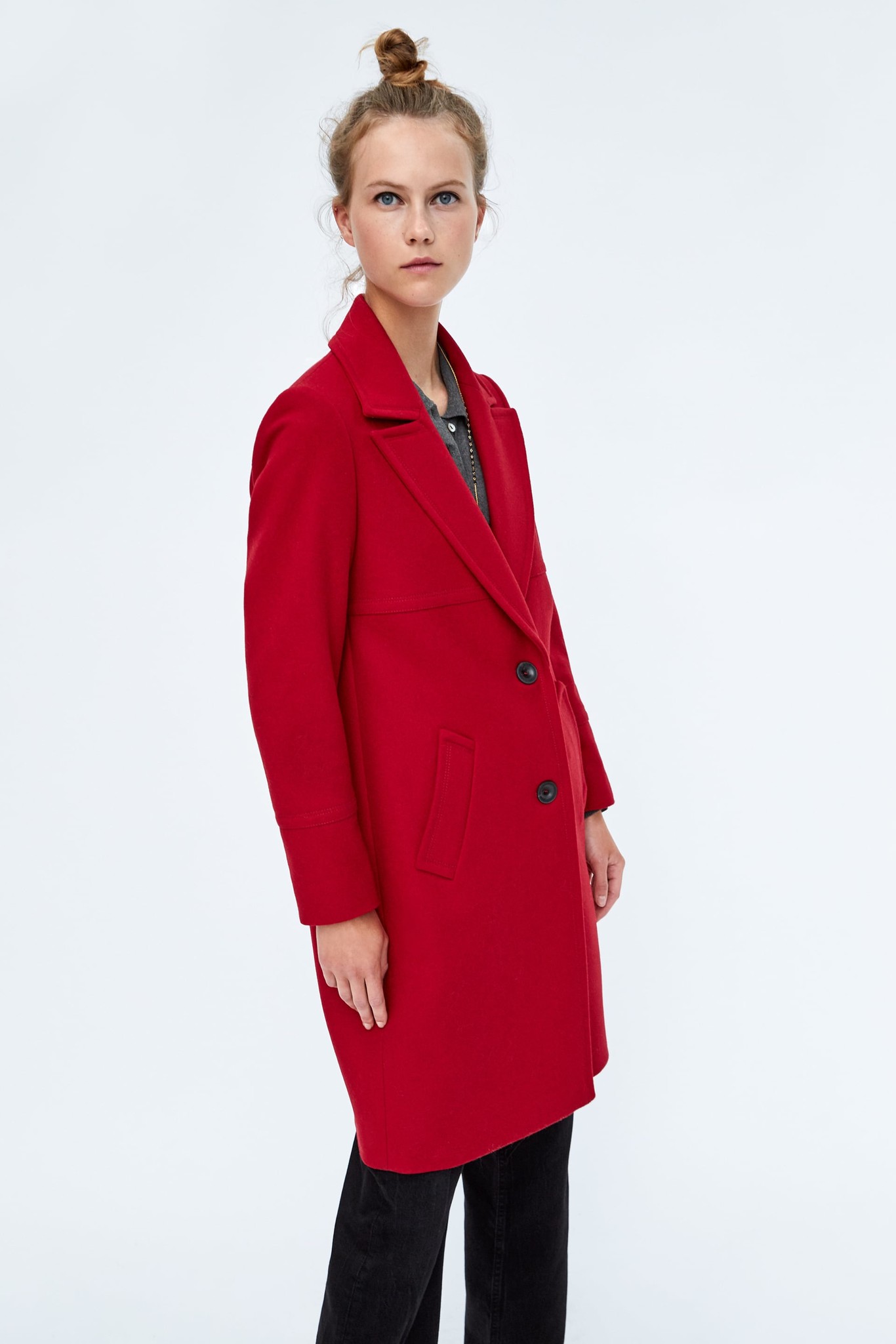 15 abrigos rojos con mucho estilo perfectos para dar un toque de color a los looks de invierno