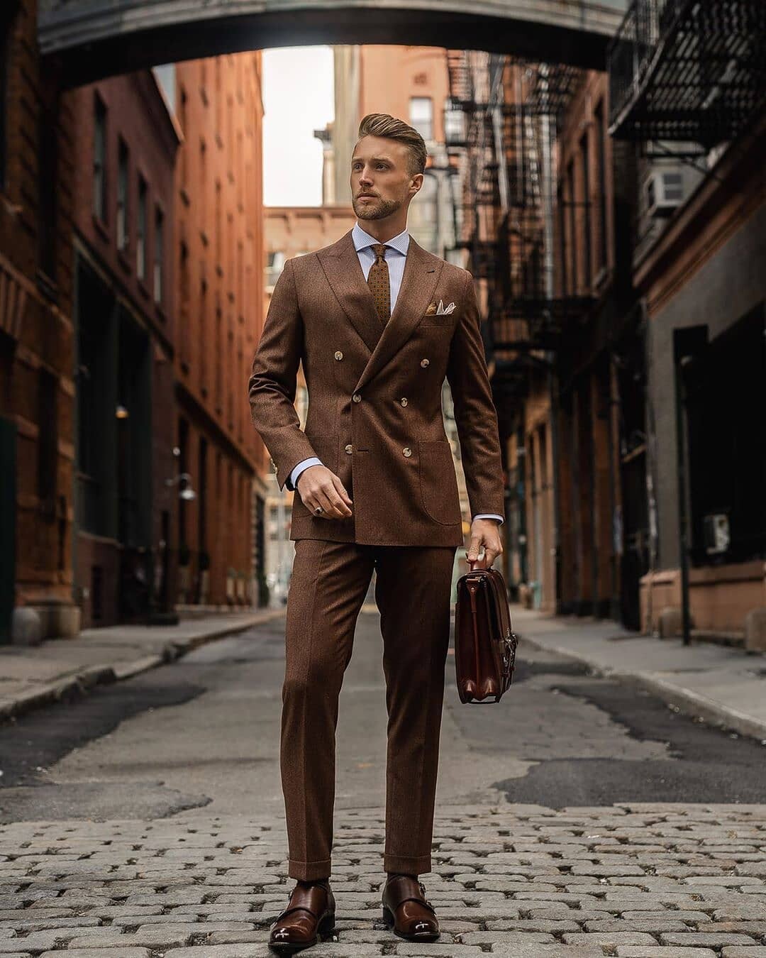 El mejor street-style de la semana adopta el traje café como armadura ...