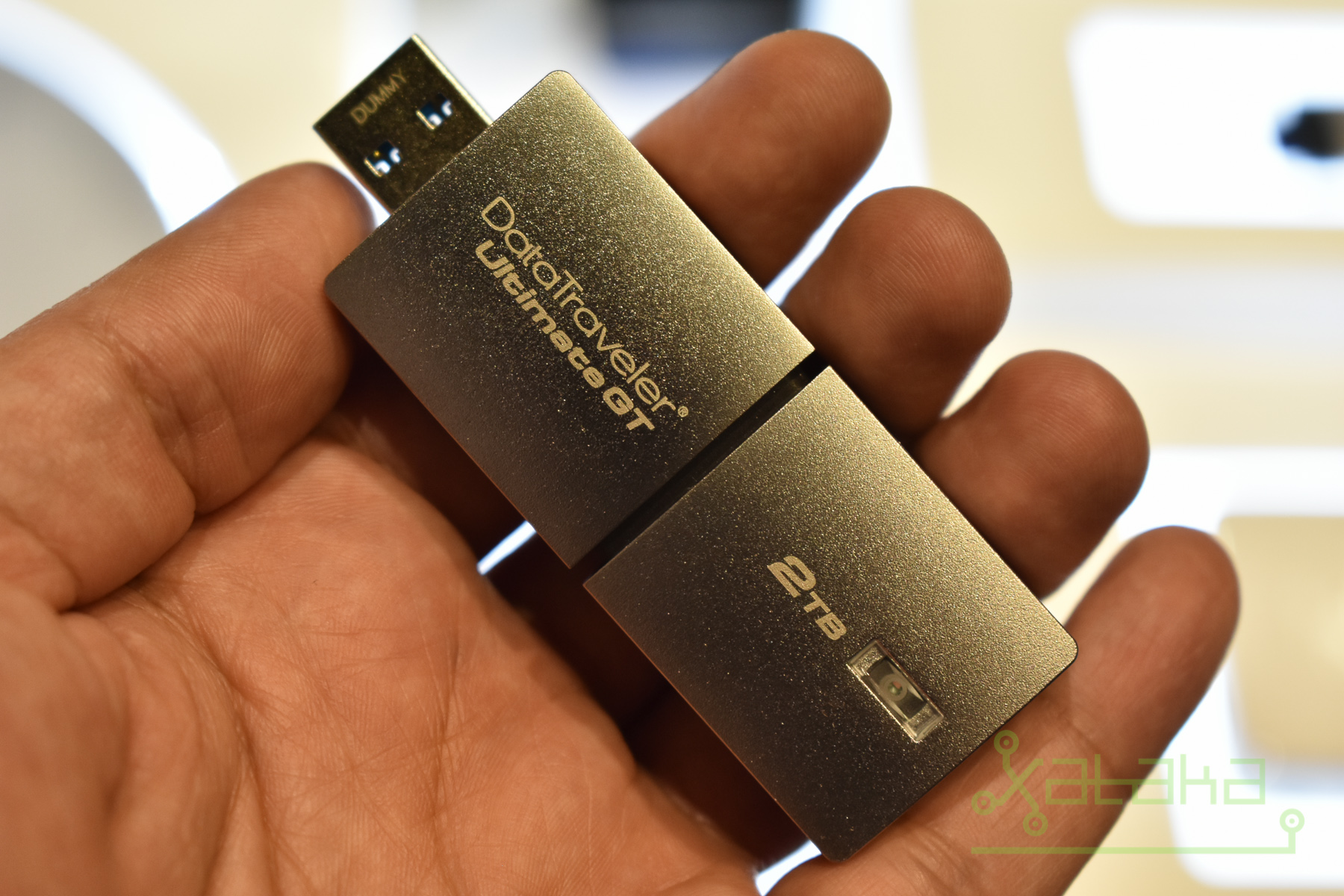 Este pequeño monstruo de Kingston tiene 2TB de almacenamiento y es el ...