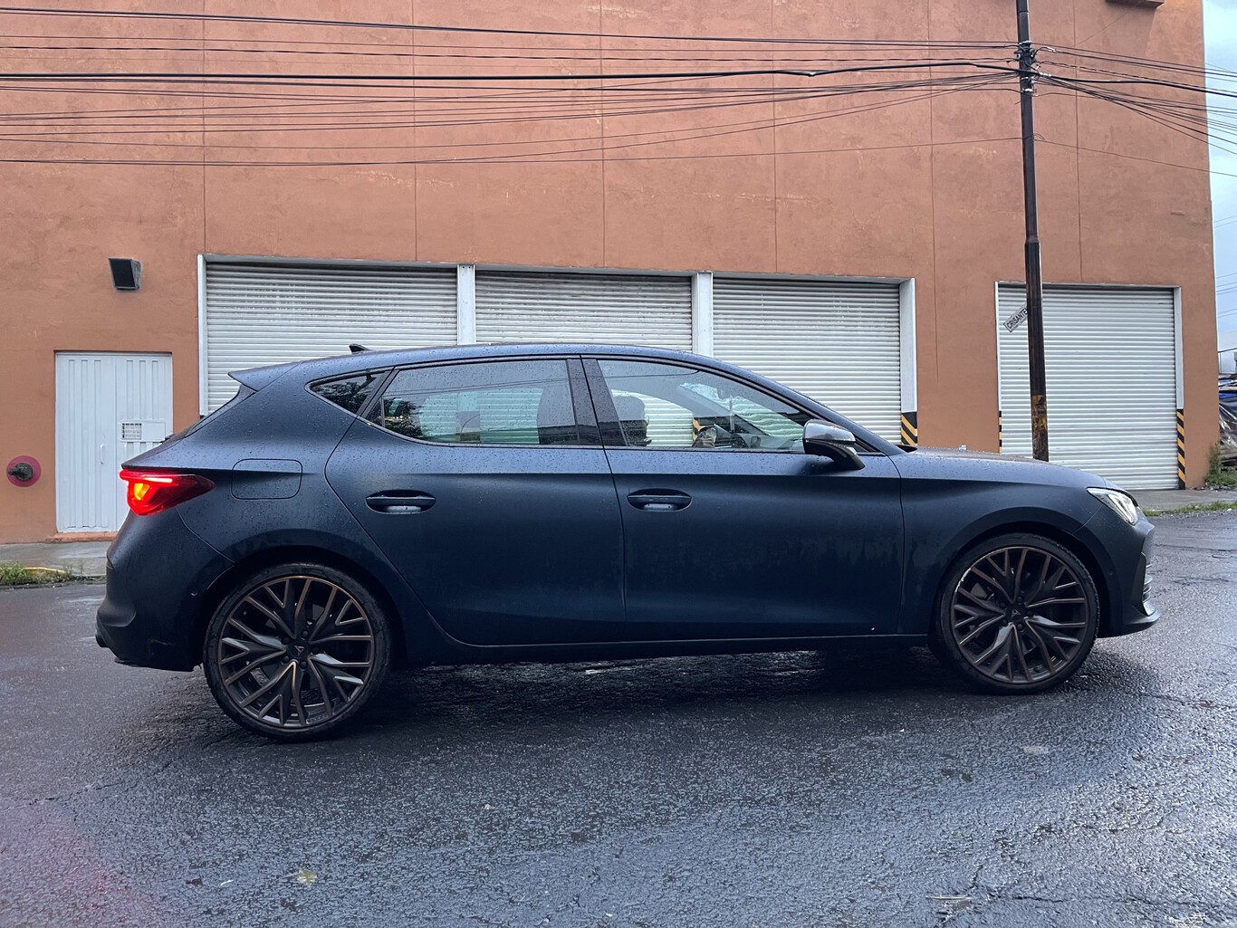 Manejamos el CUPRA León 2022: un deportivo color mate para la ciudad ...