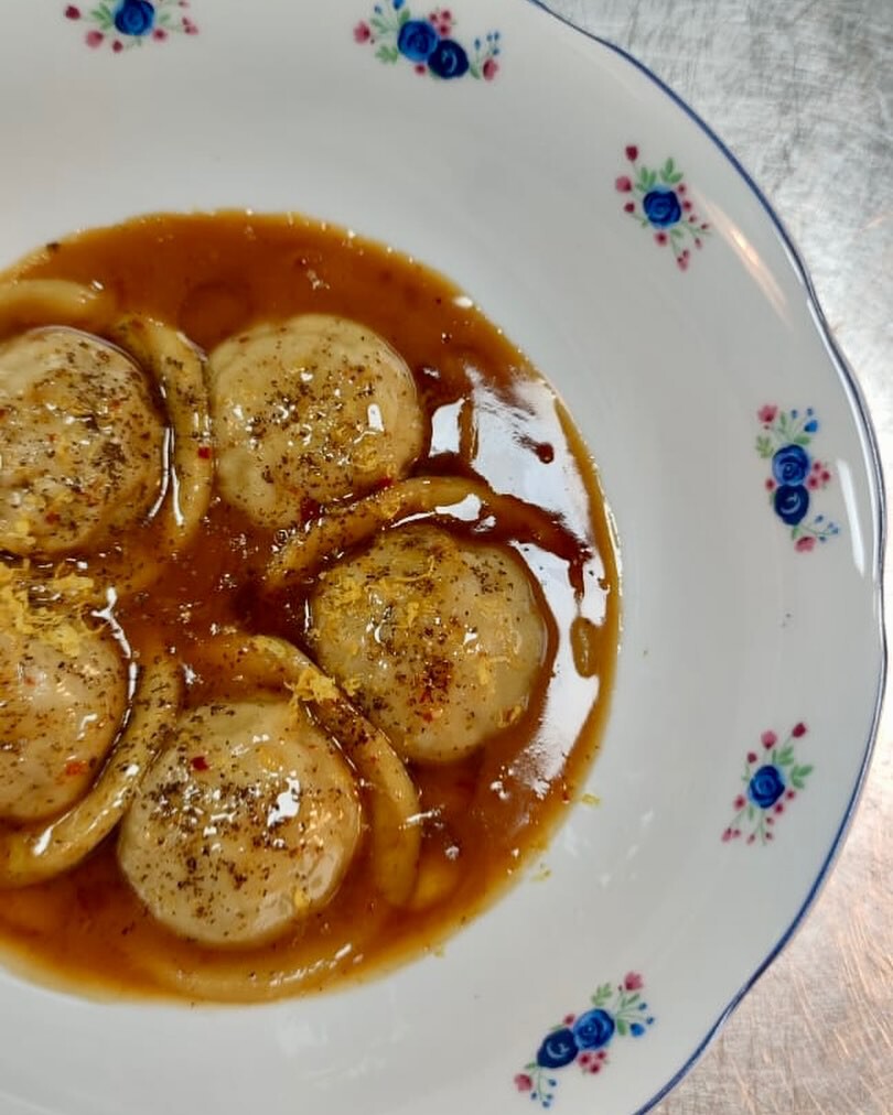 El imponente palacio-castillo medieval en el que puedes dormir para ...