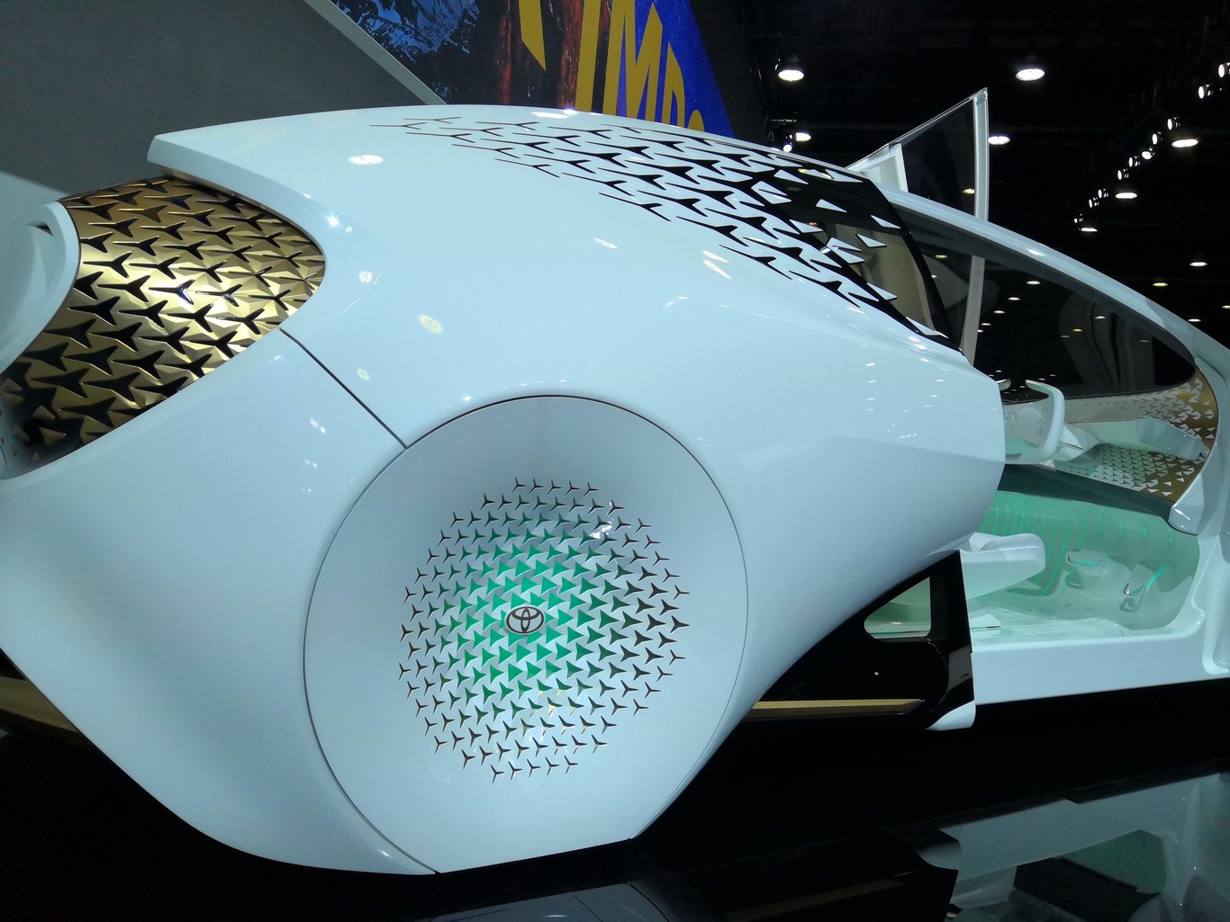 Los autos del futuro vuelan, detectan emociones y no son baratos: así ...