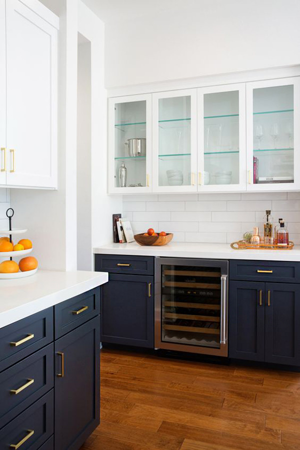 17 ideas de cómo decorar tu cocina con colores azul y blanco
