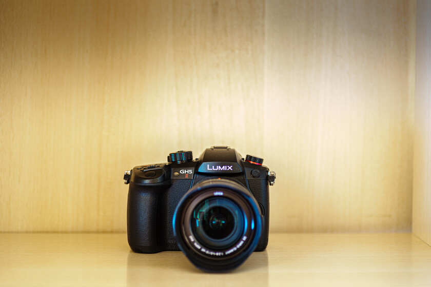 Panasonic GH5 II; análisis, características, precio