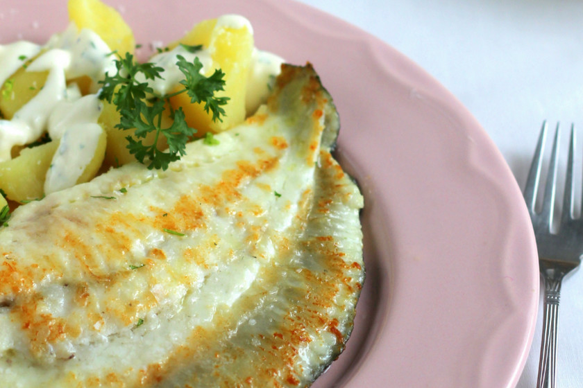 Rodaballo a la plancha con salsa ligera, una cena irresistible