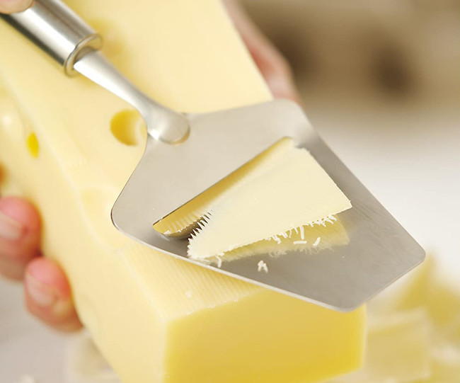 La mejor forma de rallar queso para cada plato (y los siete tipos de ...