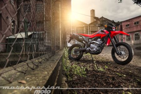 Honda CRF250M, prueba (valoración, vídeo, galería y ficha técnica)