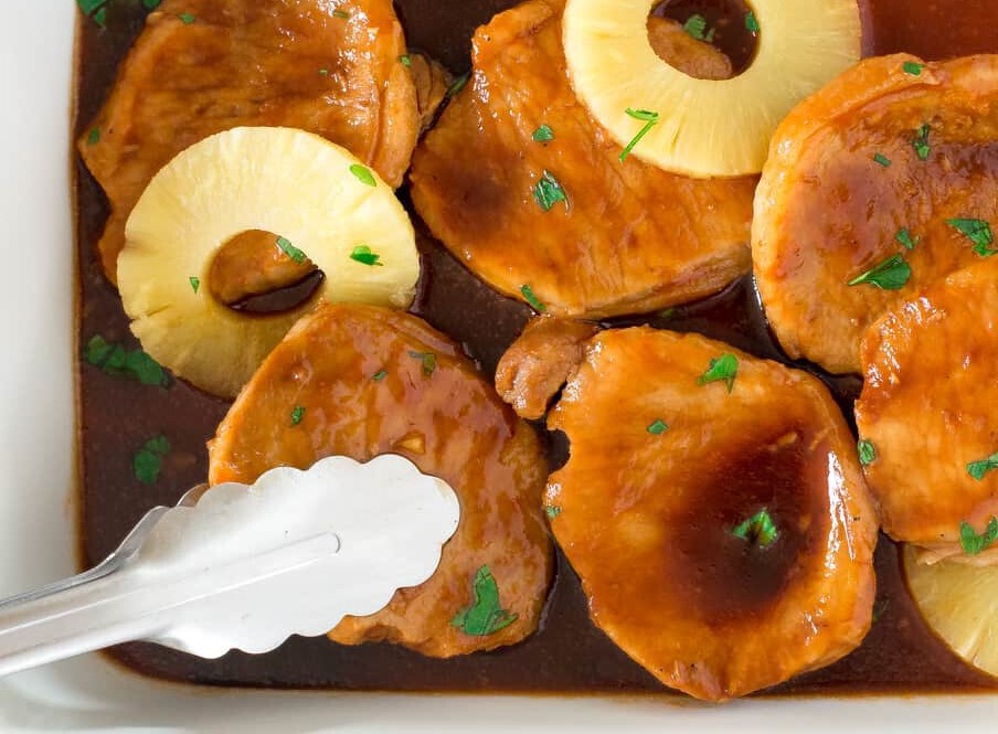 Cómo hacer chuletas a la hawaiana. Receta con chuletas ahumadas para la ...