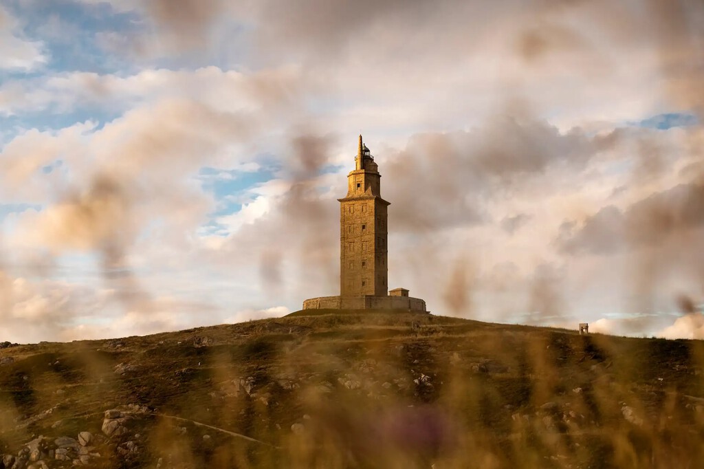 Es un faro único en el mundo, el gran embajador de A Coruña y muy poca ...